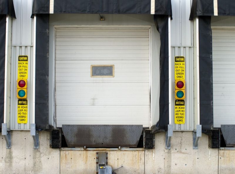 What Are Loading Docks? Comparing Different Types & Their Uses | EDINSA ...