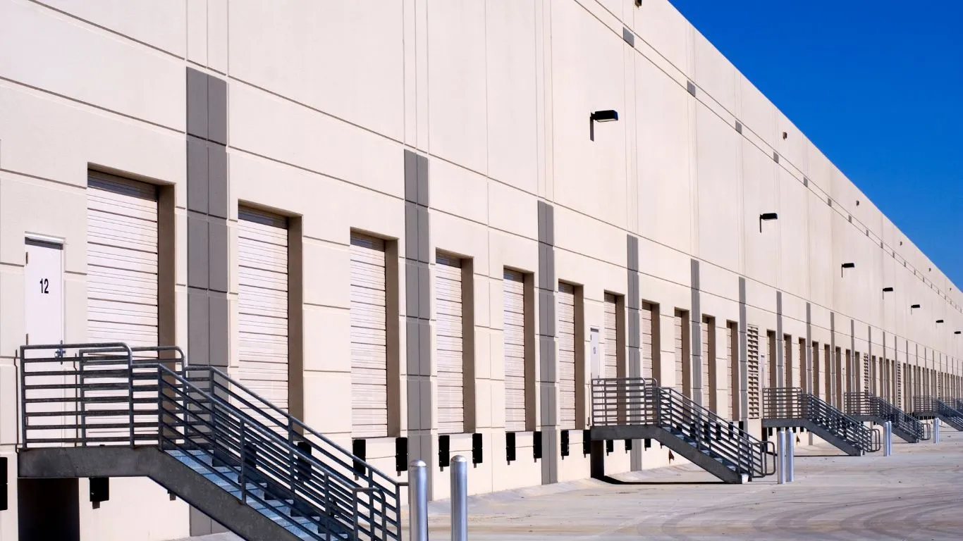 What Are Loading Docks? Comparing Different Types & Their Uses | EDINSA ...